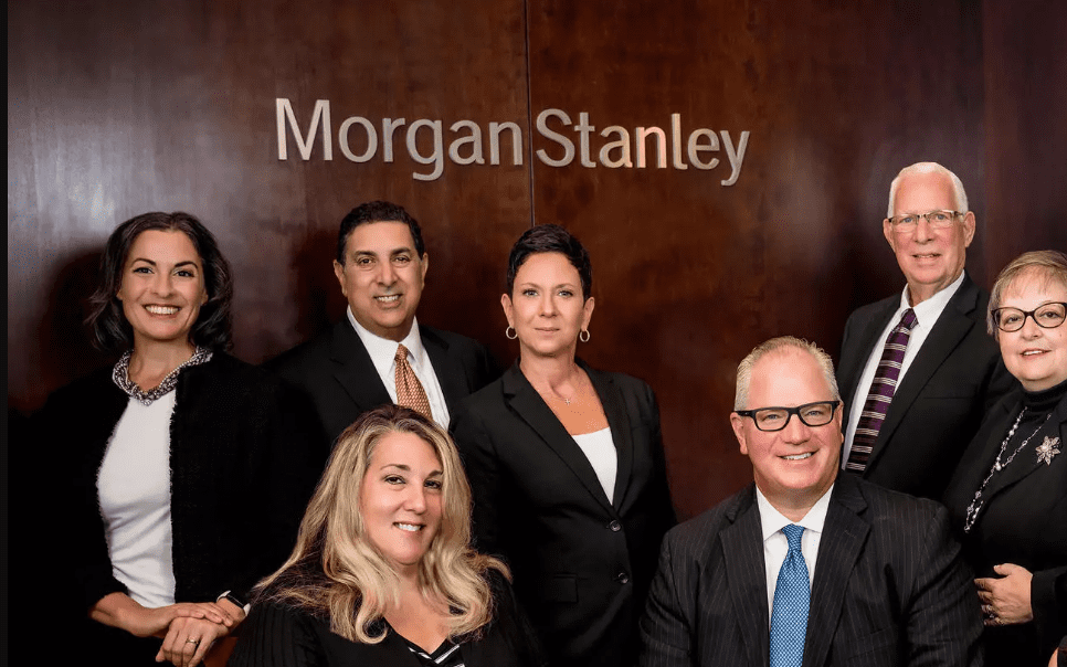 Morgan Stanley: Αποθεώνει την Ελλάδα. Ισχυρή ανάπτυξη και το 2024. Πότε ...